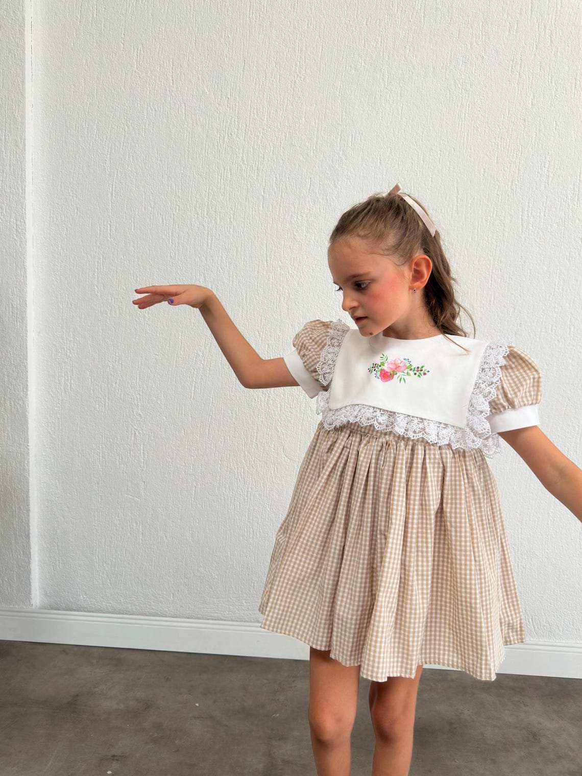 Girls Vintage Short Sleeve Dress With Detachable Floral Print Bib With ...