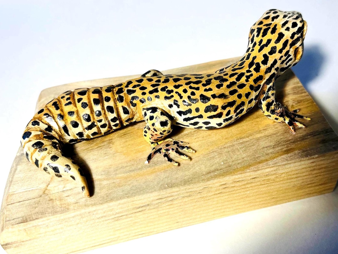 Hand-carved Wooden Leopard Gecko Sculpture: Copper Legs, Rustic Base - Etsy