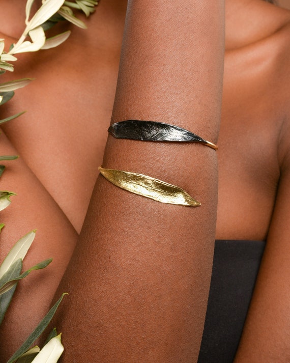 Armband mit Olivenzweig und Blattern 14k vergoldet und schwarz plattiert auf recyceltem Sterlingsilber von Mother Nature Jewelry Etsy
