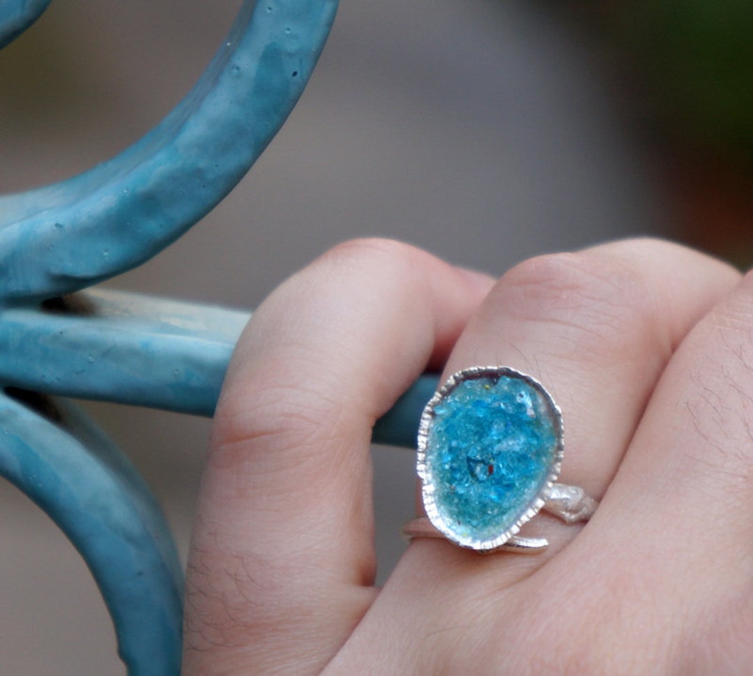 Joyería minimalista hecha a mano de la naturaleza. Anillo de joyería ...
