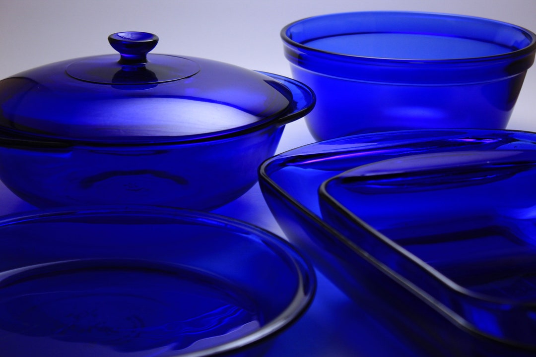 Cobalt Blue Glass Bakeware Set in Anchor Hocking Vibrant Blue Glass ...