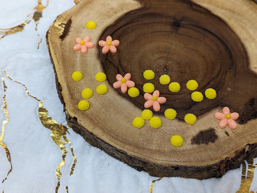 Resin Flowers in Two Styles - Craft Supply Destash - Supply Surplus - Etsy
