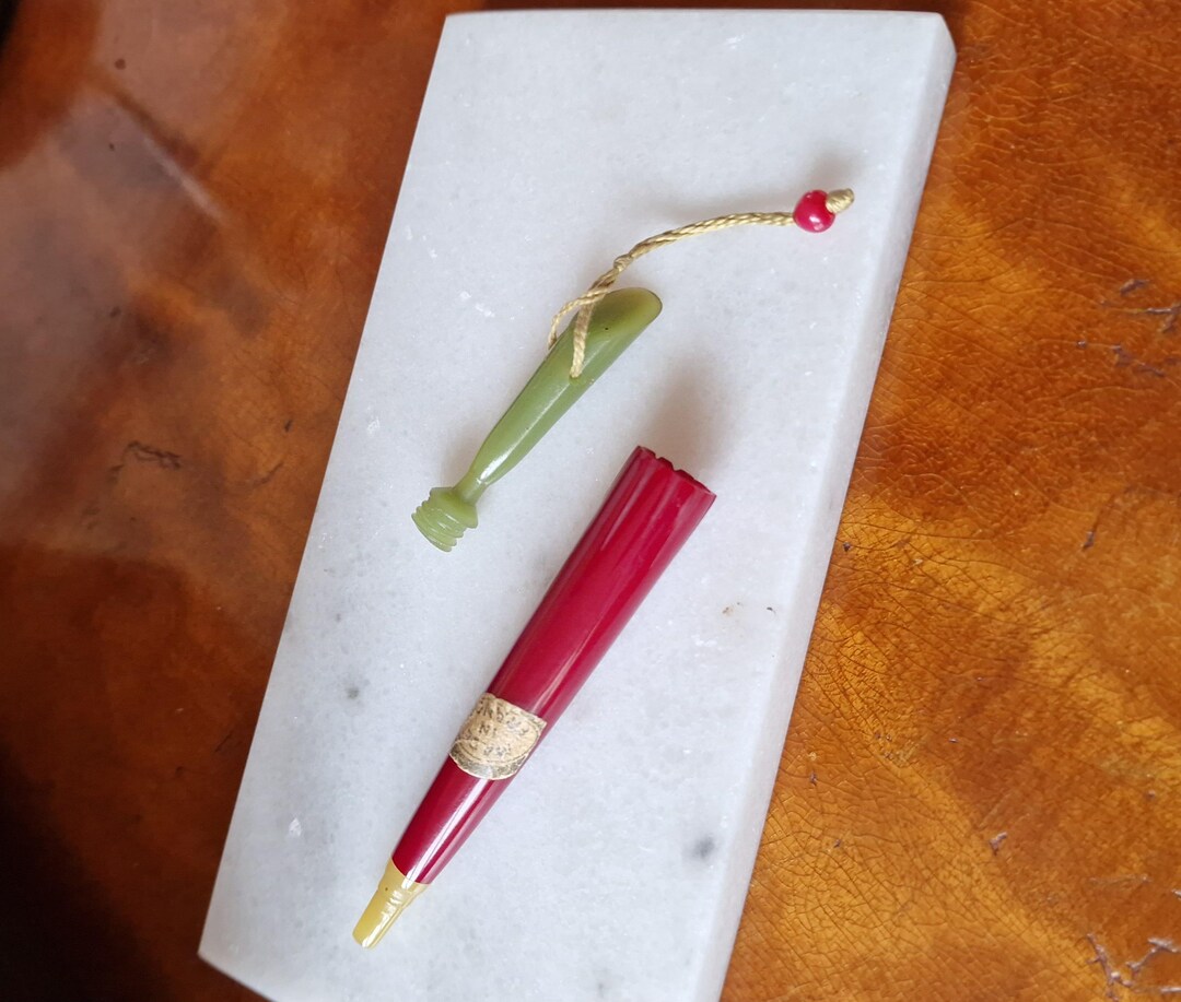 FRENCH BAKELITE NOVELTY Needle Holder - 1930s - Etsy