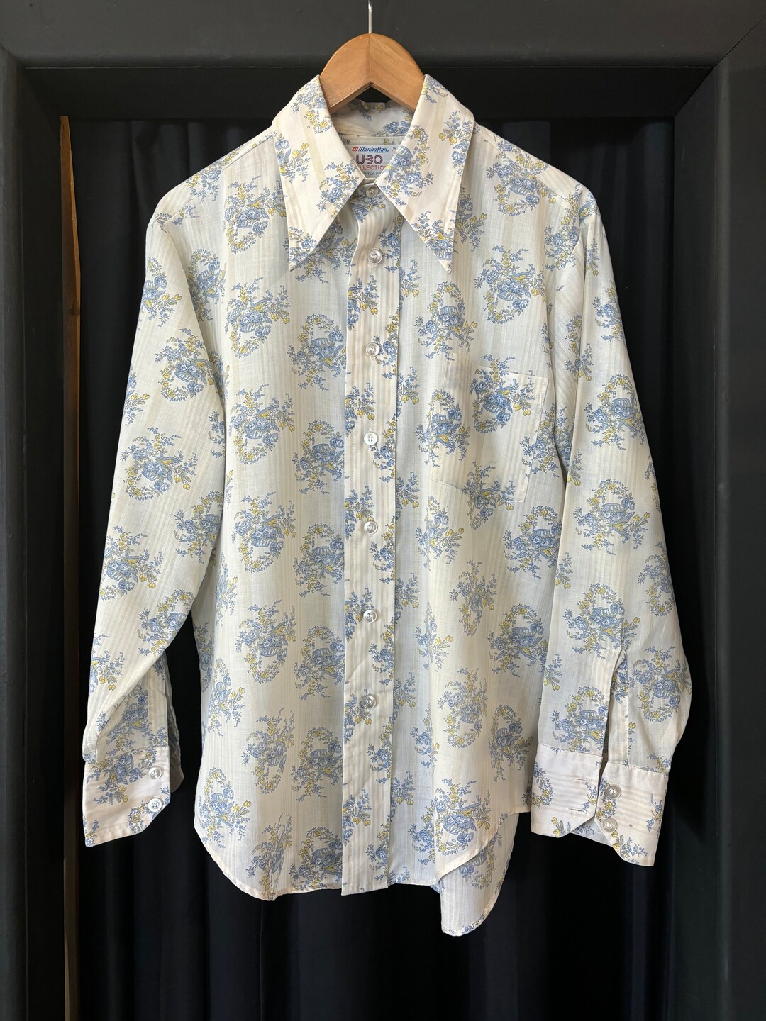 1970s Mens Butterfly Collar Shirt Flower Basket Print Manhattan Large ...