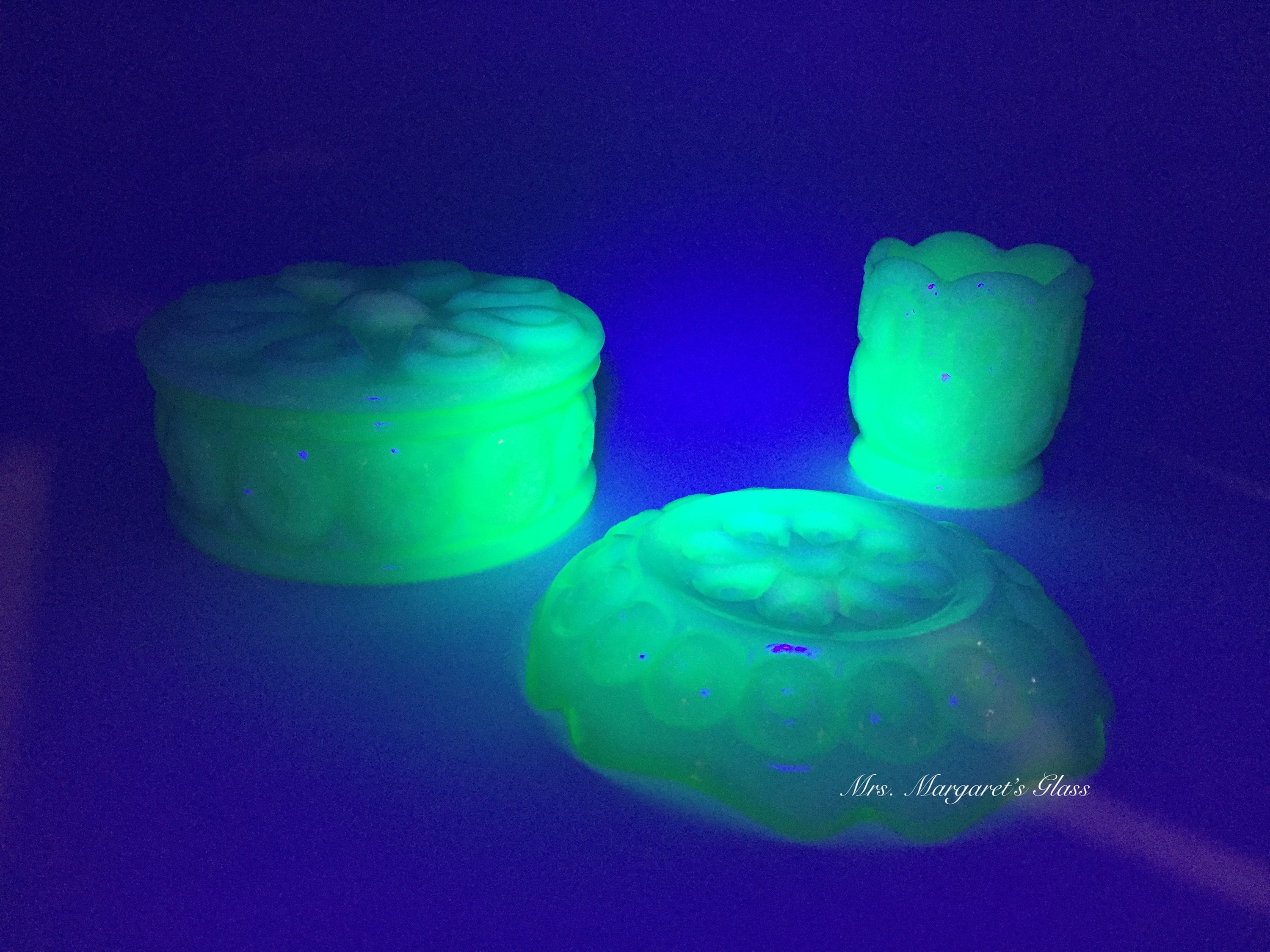 Weishar Glass Jadeite Uranium Glow Moon & Stars Powder/ Trinket Box ...