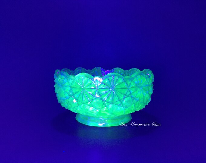 Wilkerson Glass Cobalt Blue Uranium Daisy and Button Berry Bow - Etsy