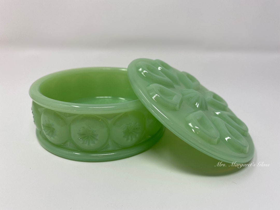 Weishar Glass Jadeite Uranium Glow Moon & Stars Powder Box - Etsy