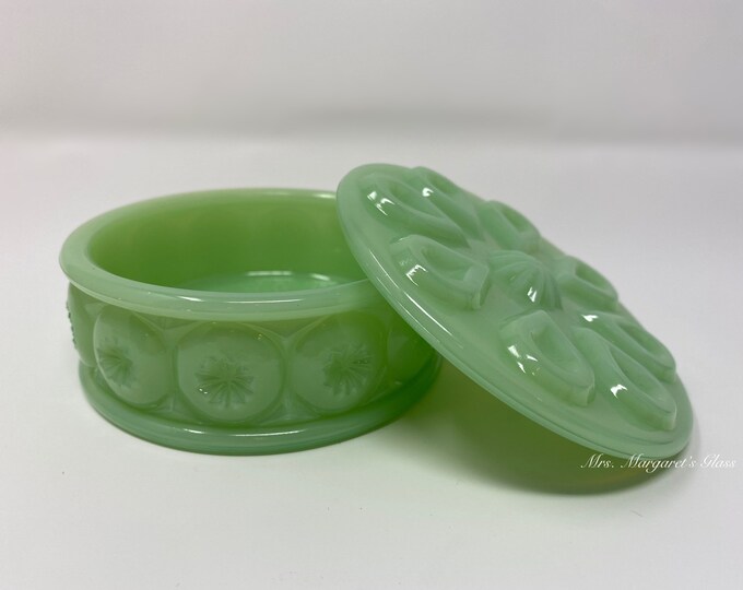 Weishar Glass Jadeite Uranium Glow Moon & Stars Powder Box - Etsy