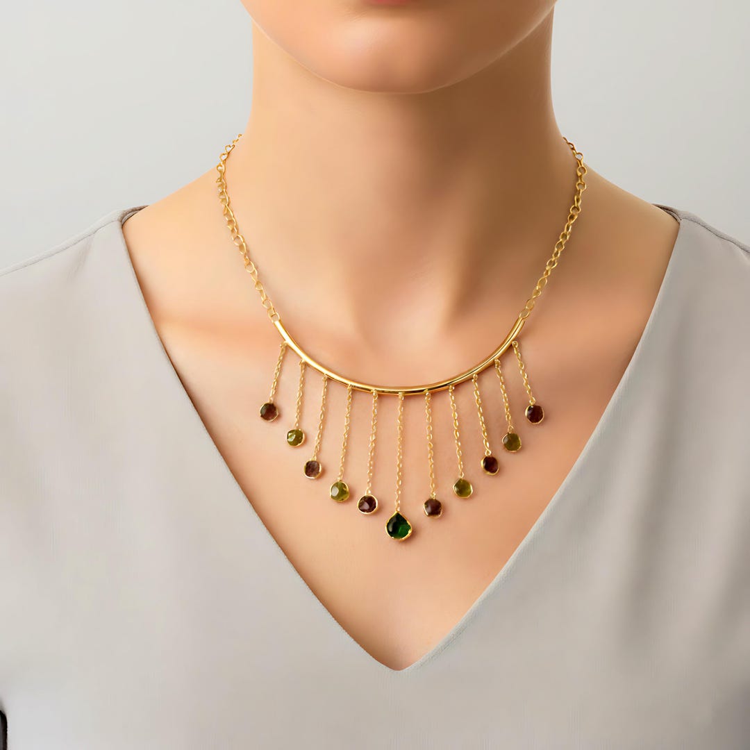 Collier émeraude brute, rubis et péridot - collier délicat - tour de ...