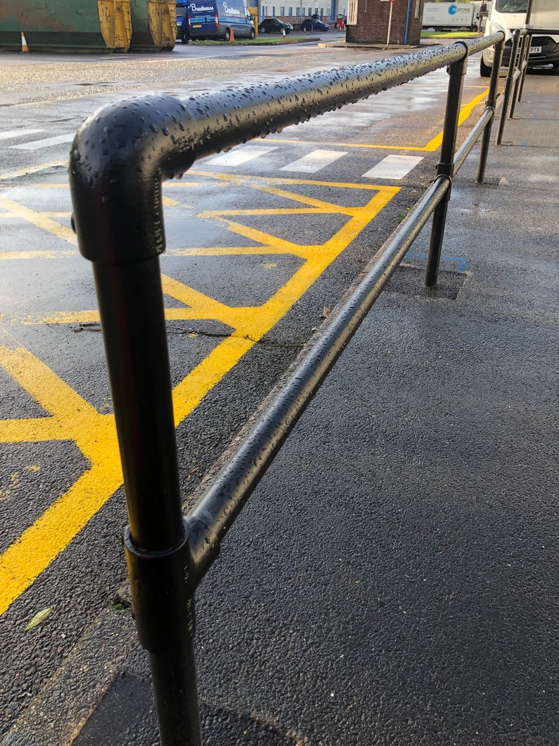 Industrial Pipe Handrail Guardrail for Pubs, Bars & Cafe's Offices ...
