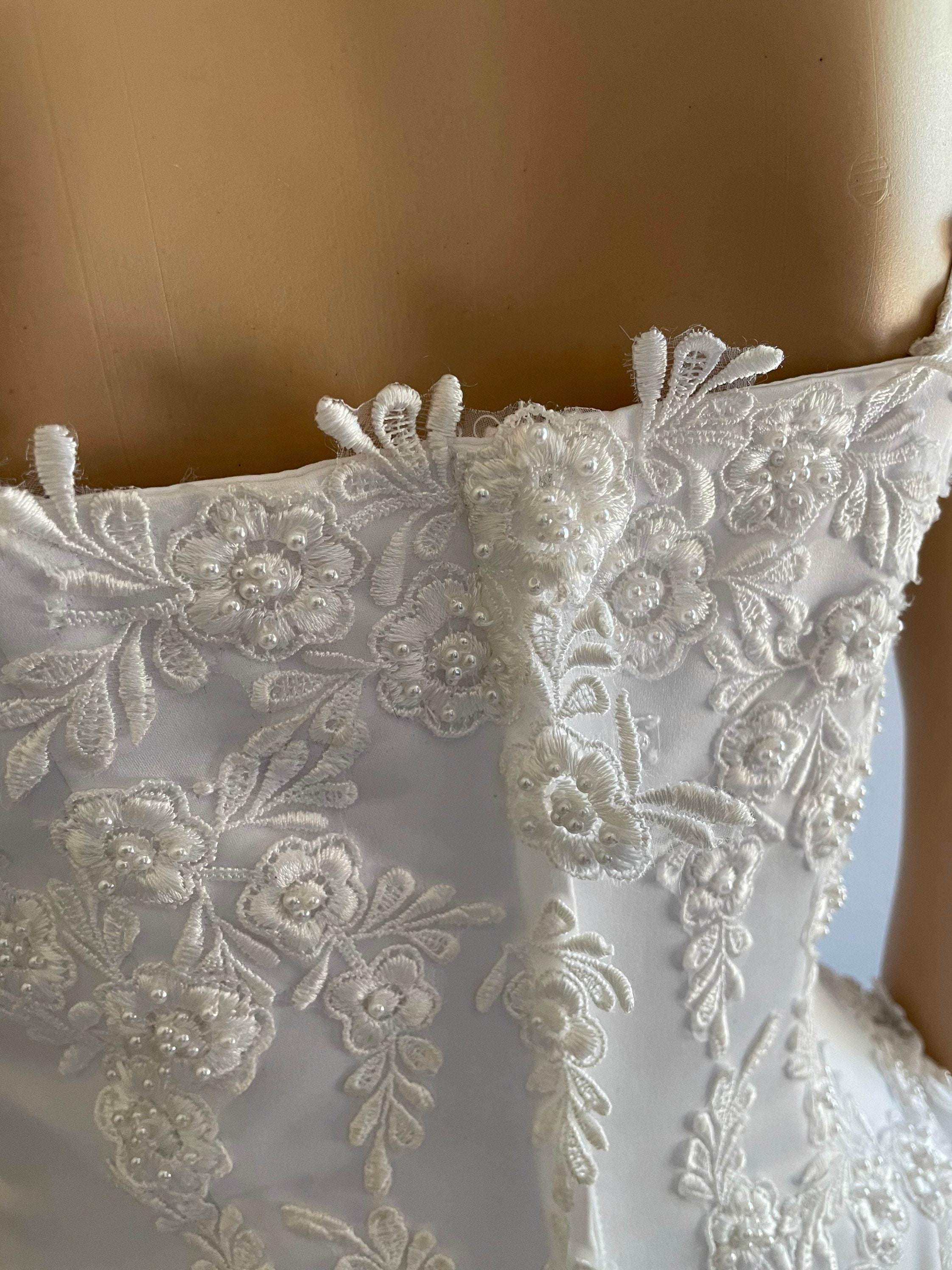 Alfred Angelo, Size 6, Beaded Lace Wedding Gown, Removable Straps ...