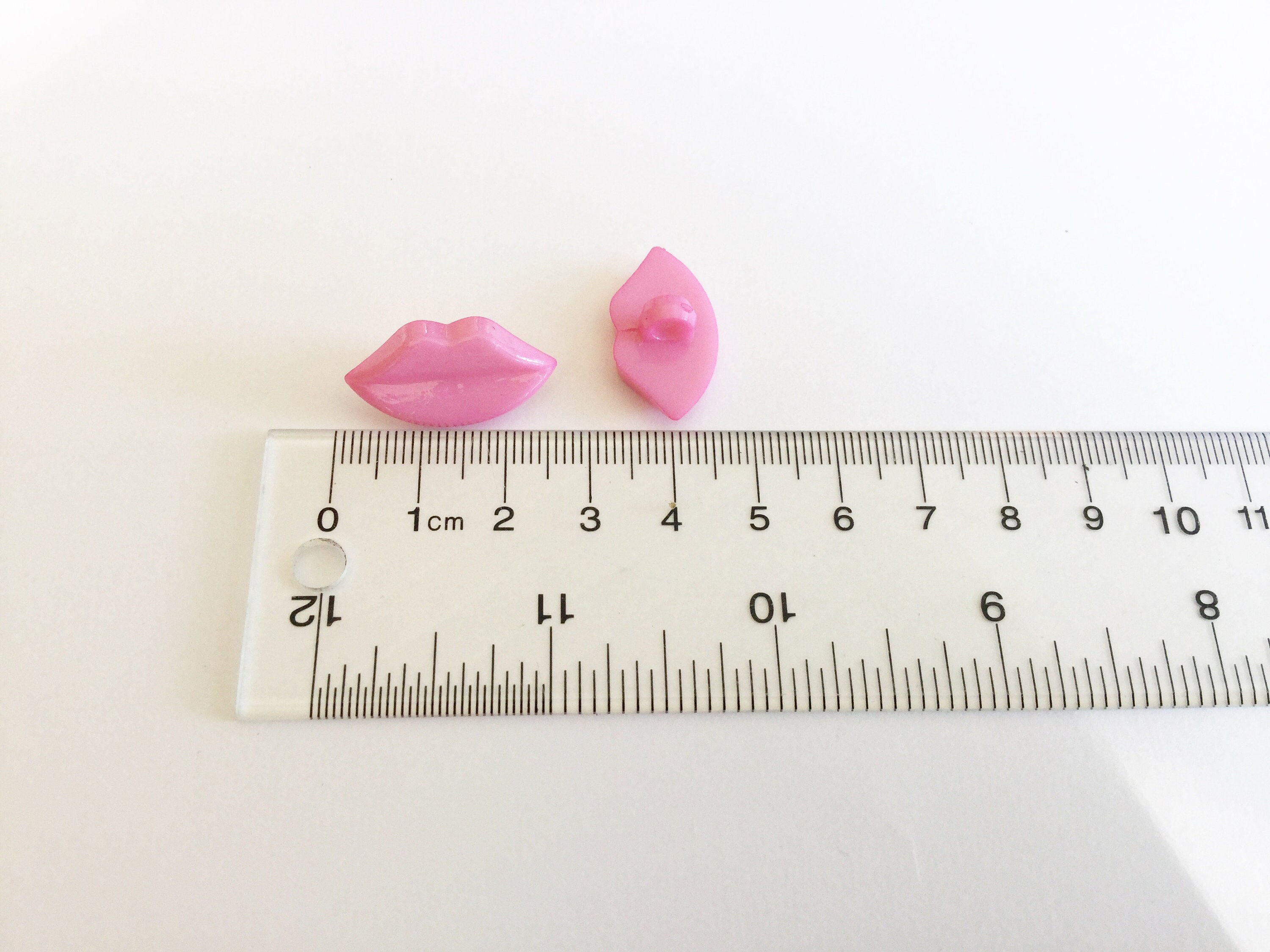 Plastic Lip Buttons - Decorative Buttons - Set of 10 Pink Colours - Lip ...