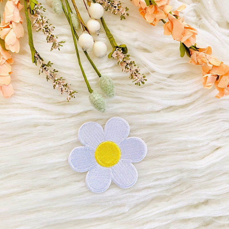 Daisy Iron on Patch - Etsy