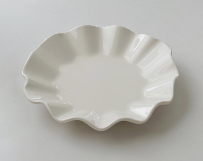 Ruffle Plate - White Minimalist Dish Modern Aesthetic Home Decor ...