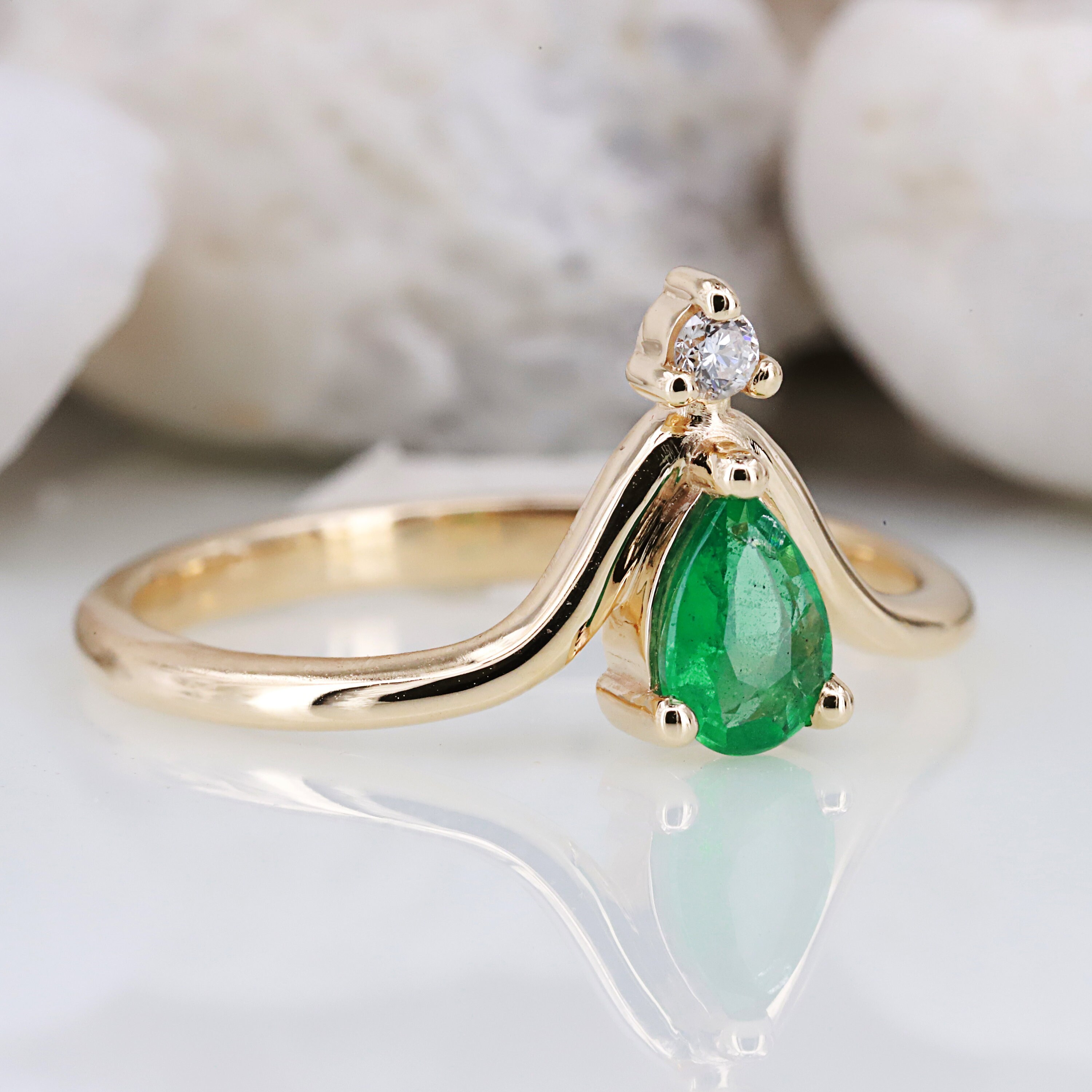 Emerald Color Pear Engagement Ring Trendy Rings Aesthetic Ring Eternity ...