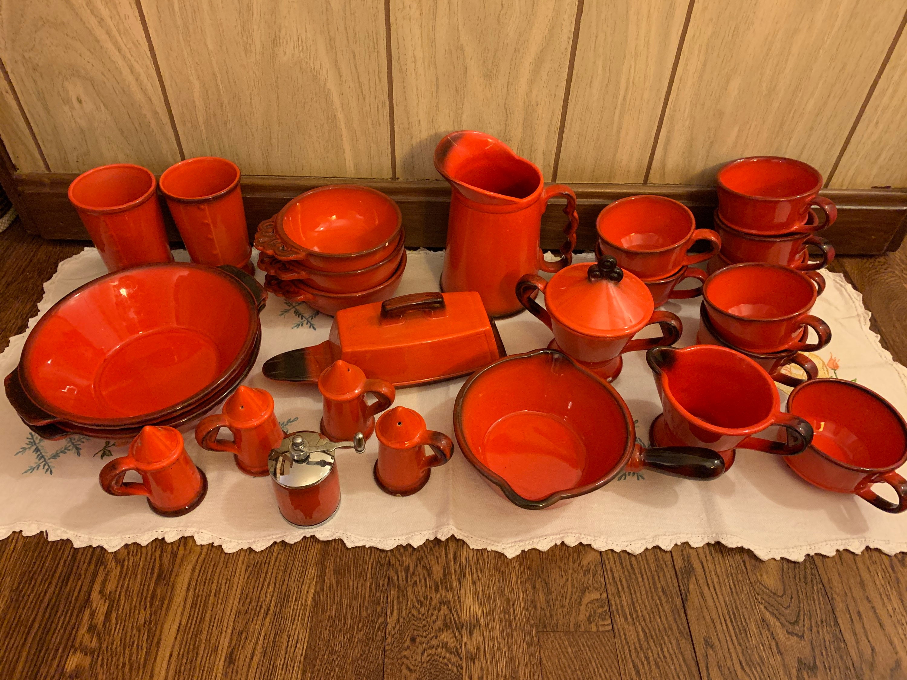 Rooster Design Dinnerware