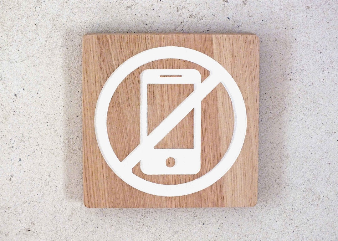 No Smartphone Sign. Wooden Sign With Engaved No Cell Phone Icon. Mobile ...