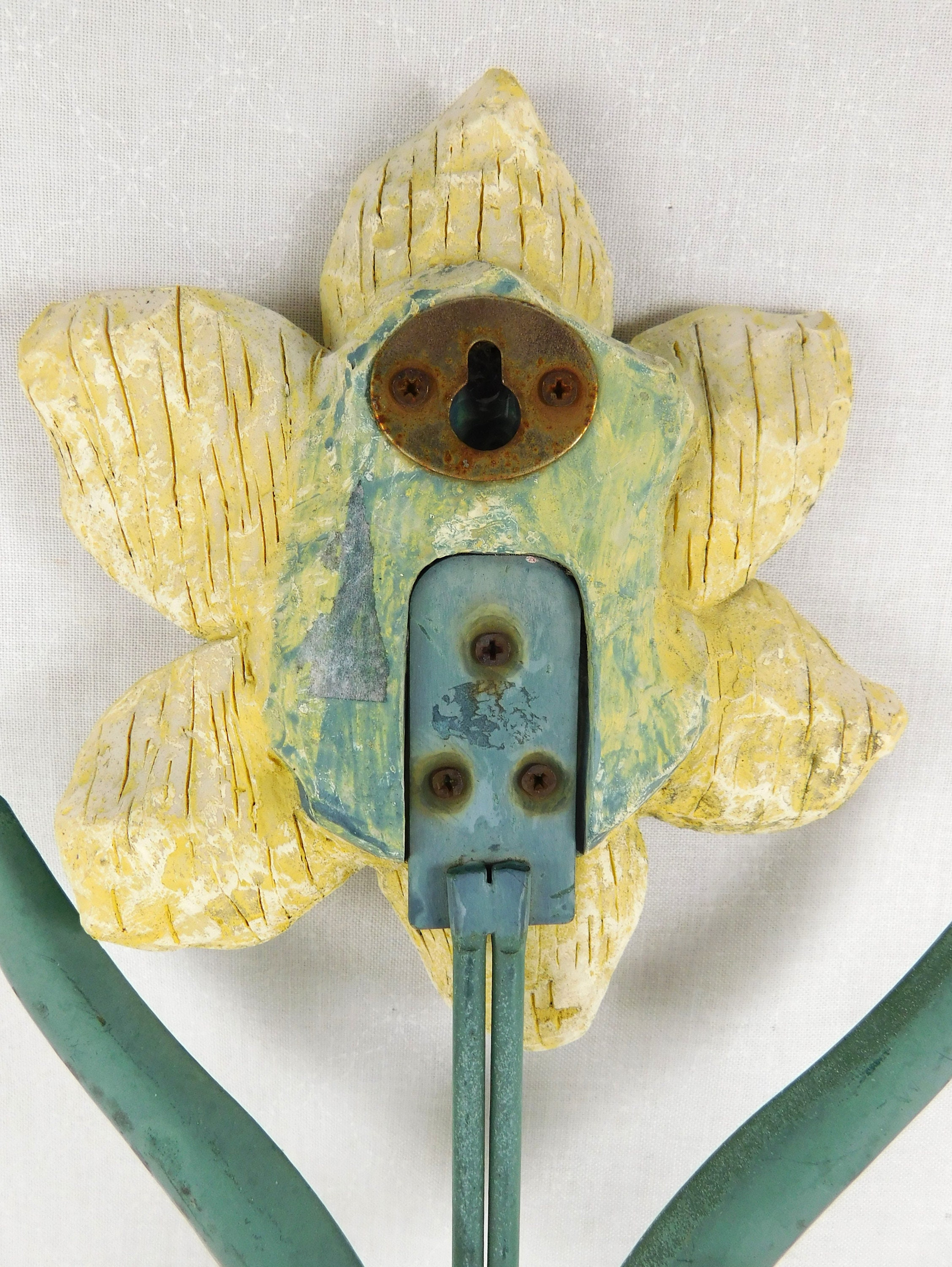 Vintage Daffodil Smiley Face Hook: 1980s Metal & Resin Yard Art - Etsy