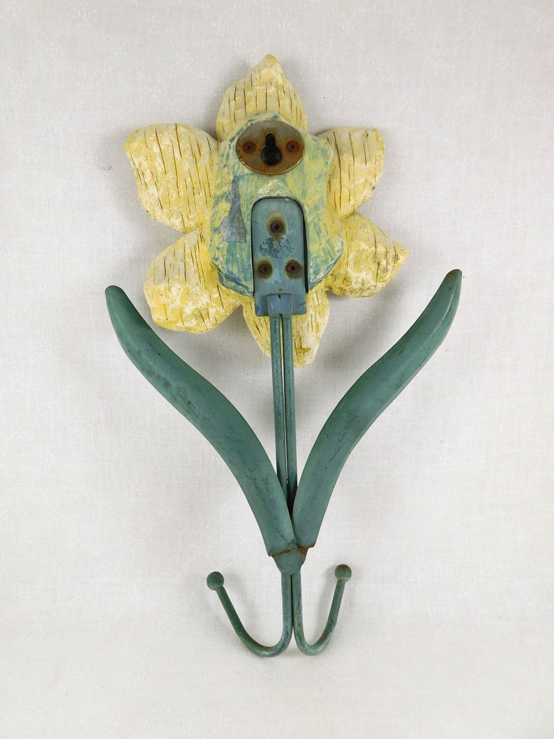 Vintage Daffodil Smiley Face Hook: 1980s Metal & Resin Yard Art - Etsy