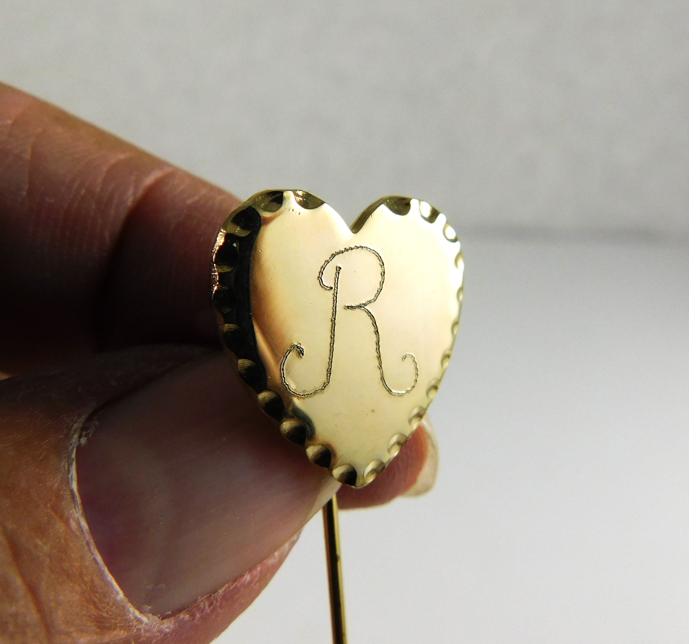 Alphabet R In Heart Wallpaper