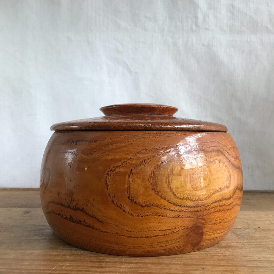 Round Vintage Cedar Wooden Box, Hand Made, Old World Timber Art ...