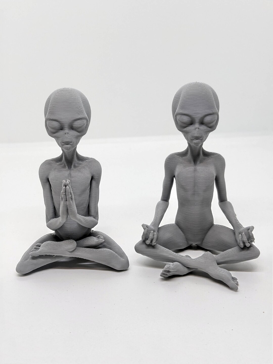 Meditating Alien 4 closed Eyes - Etsy