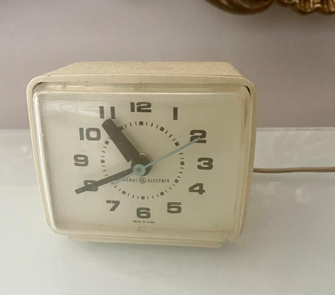 Vintage Clock, 1960s General Electric Plug-in Alarm Clock, Made in USA ...