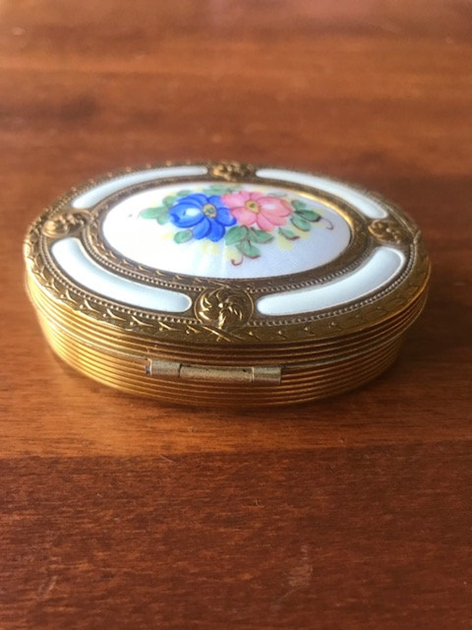 Vintage Evans Oval Gold Toned Powder Compact-white With Pink & - Etsy ...