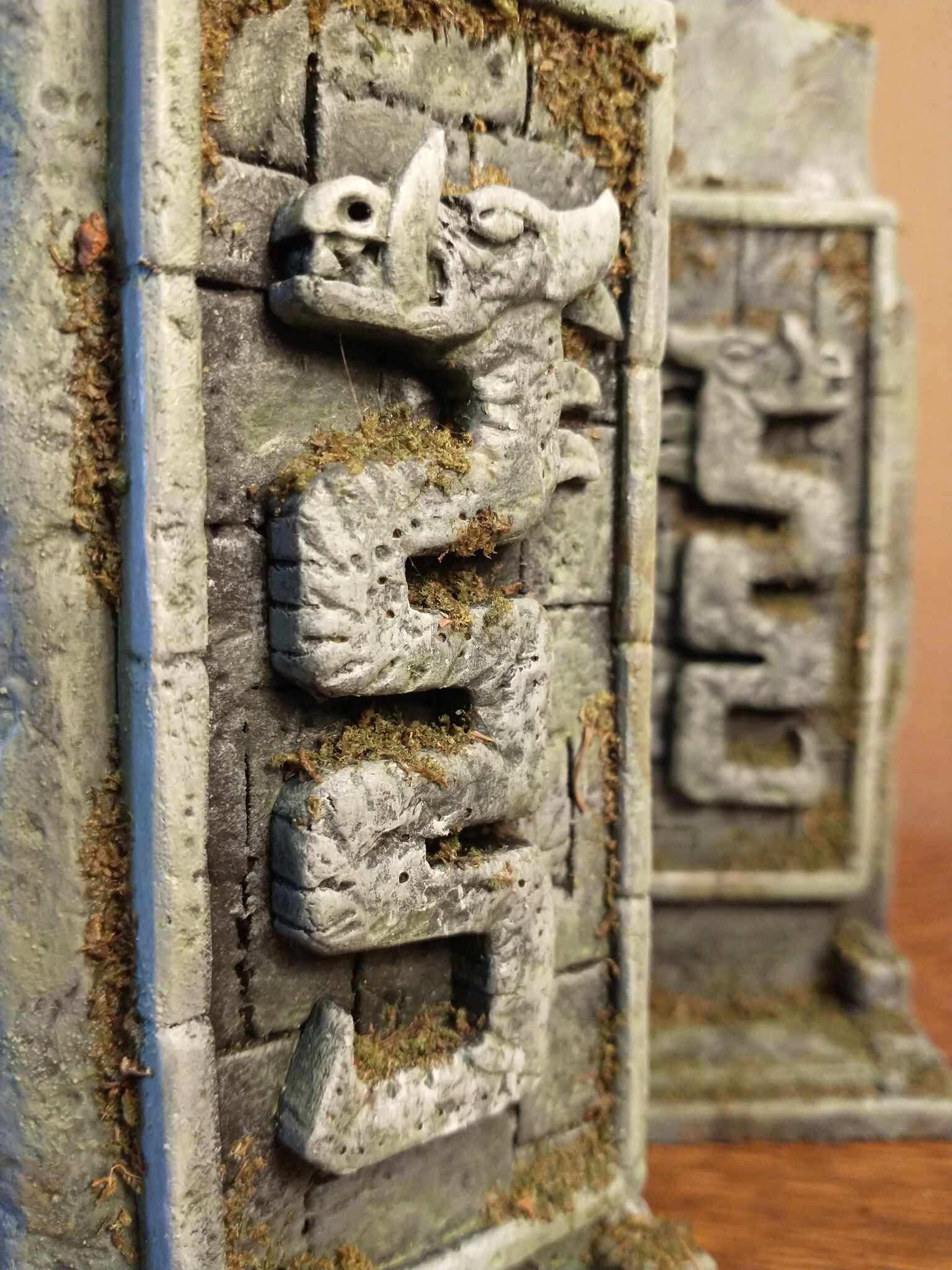 Reptilian Idol Monoliths 2 Pieces - Etsy