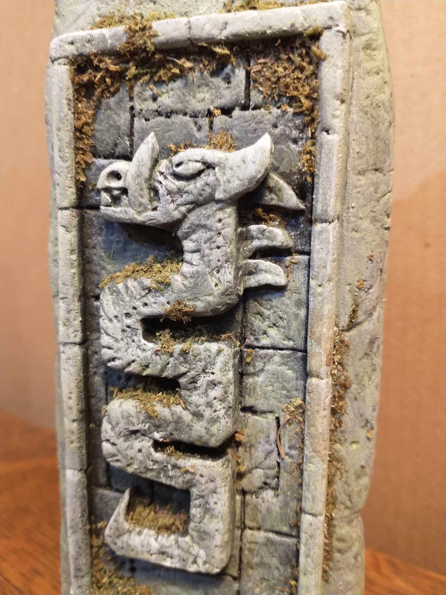 Reptilian Idol Monoliths 2 Pieces - Etsy