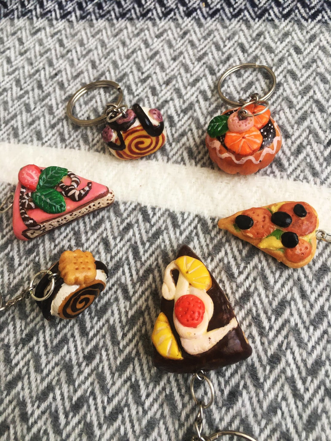 Set of 6 Realistic Pizza Slice and Cakes Keychains, With Whipped Cream ...