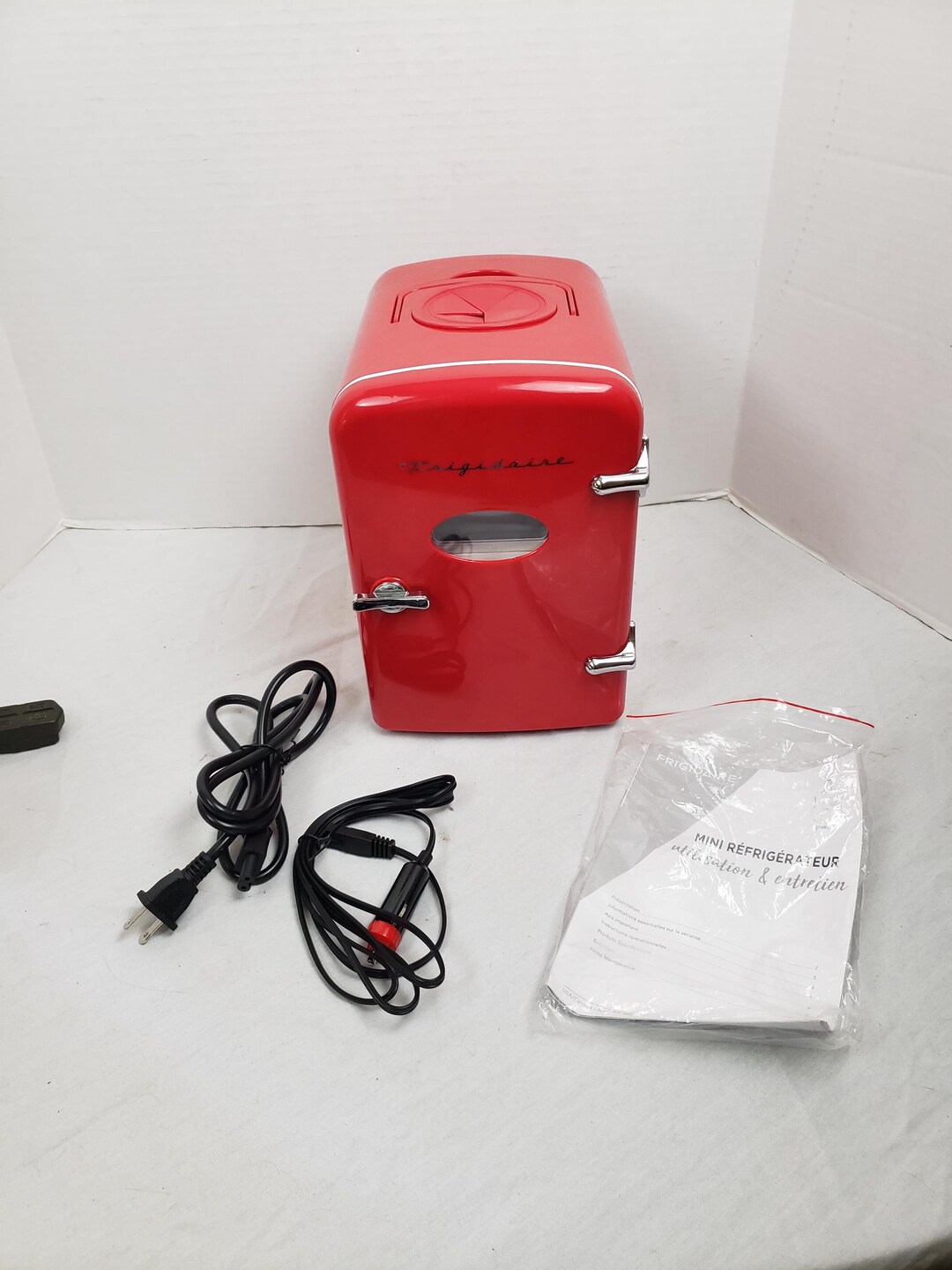 Frigidaire Red Mini Personal Fridge Cooler W/120vac and Car Chargers 10 ...