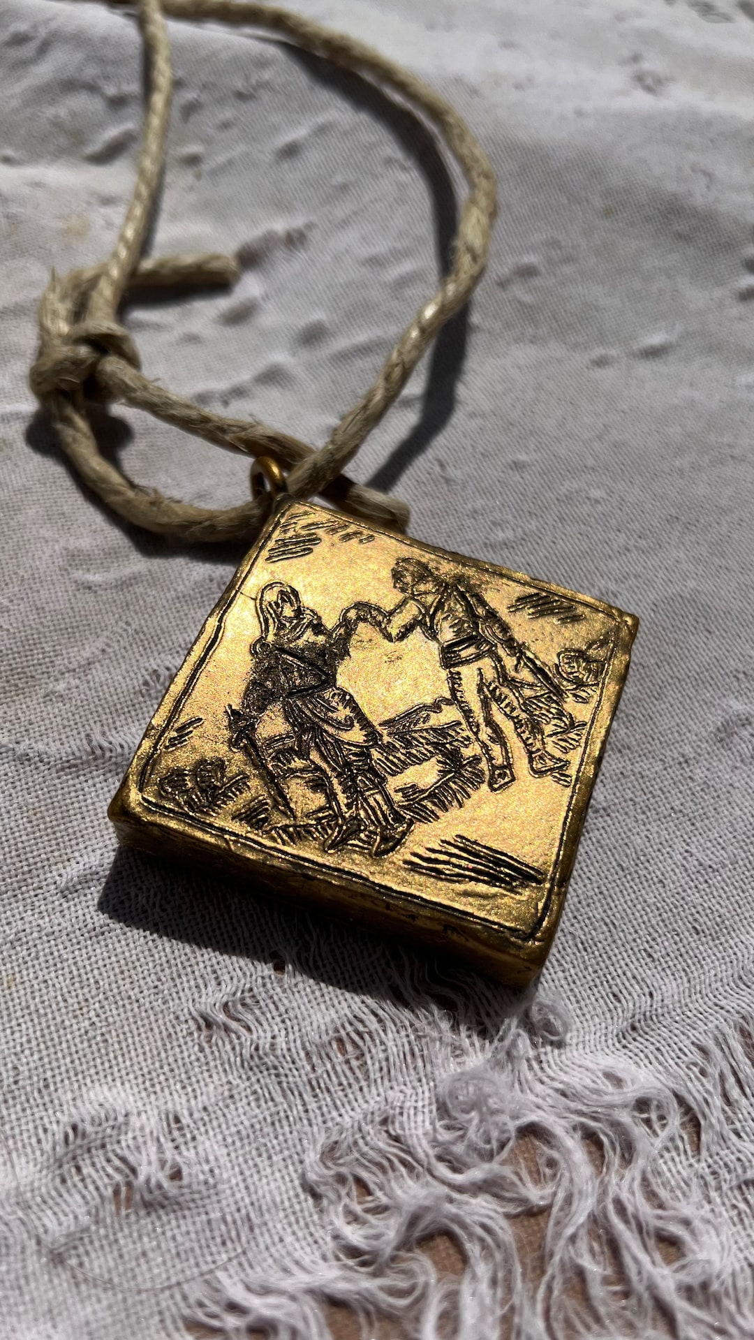 Prosthesis-wearer Heirloom Talisman - Resin Casted. Elden Ring. - Etsy