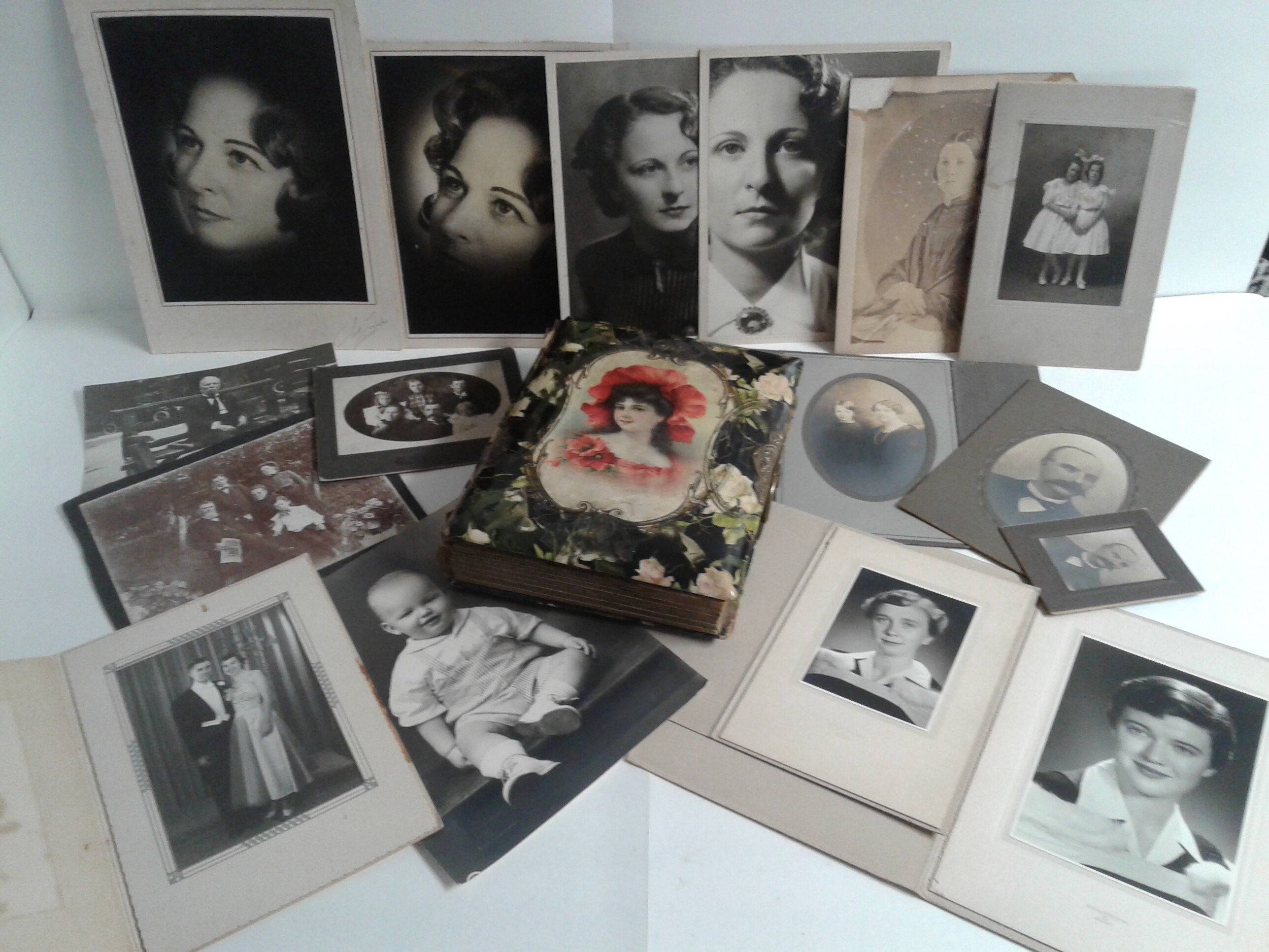 Antique 1900's Victorian Celluloid Photo Album With 33 | Etsy