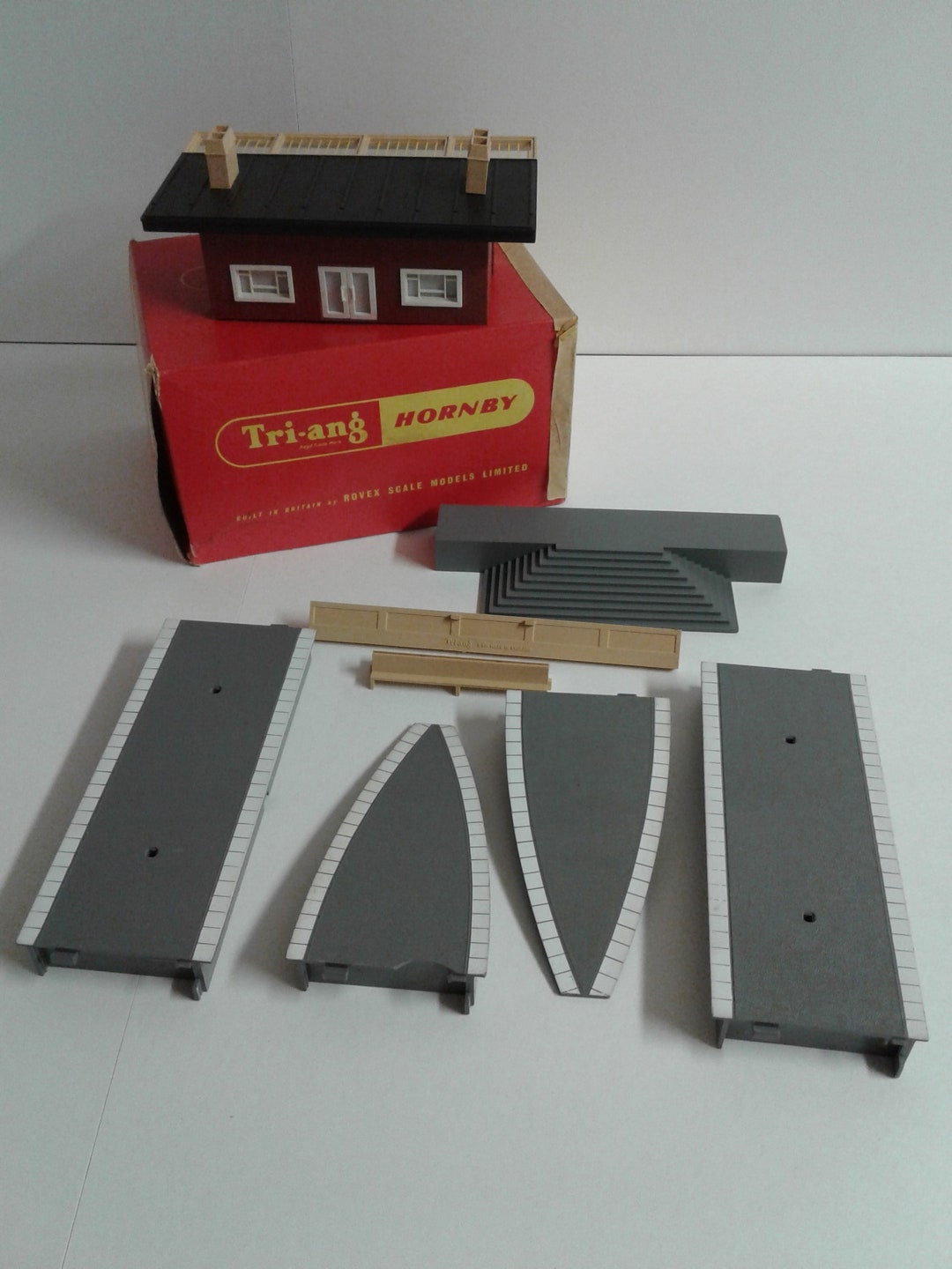 Vintage Tri-ang Hornby Model Railway Small Station Set # R458A - Etsy