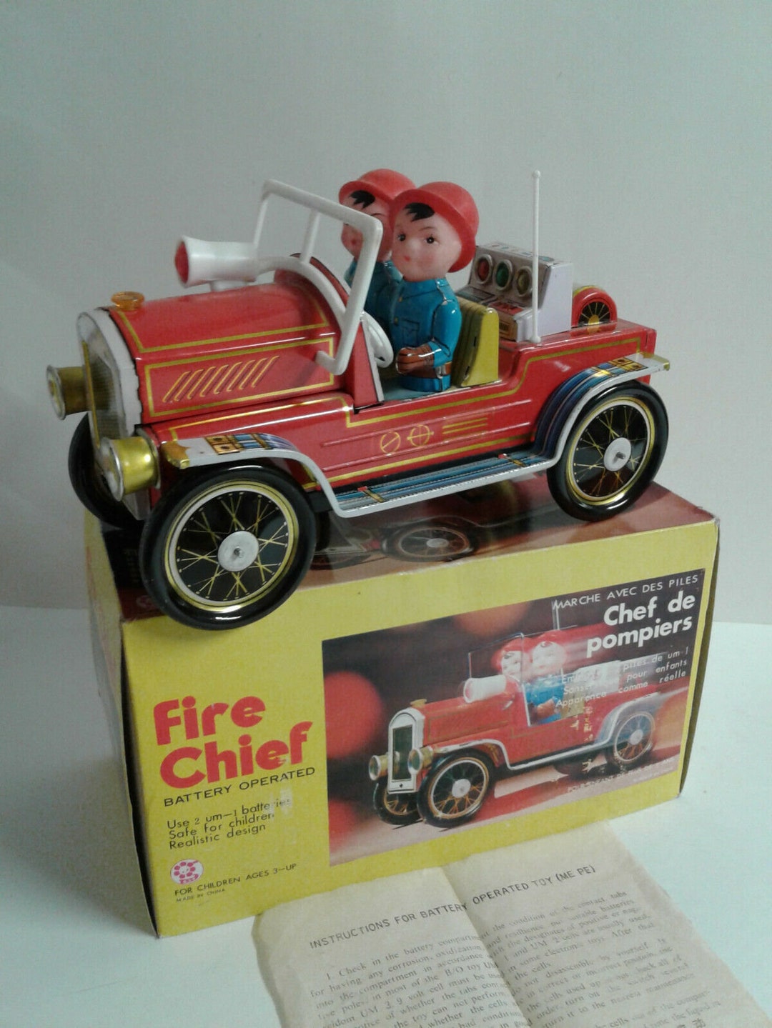 Vintage Fire Chief ME-699 Tin Litho Battery Operated Firetruck Toy ...