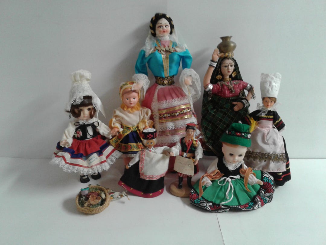 Vintage Lot of 8 Collectible Ethnic Dolls in Traditional Costumes Hand ...