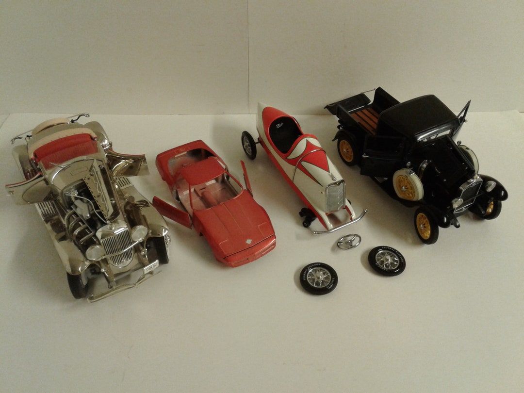 Lot of 4 Assorted Die-cast Model Cars for Parts/repair/restore 1/18 1/ ...