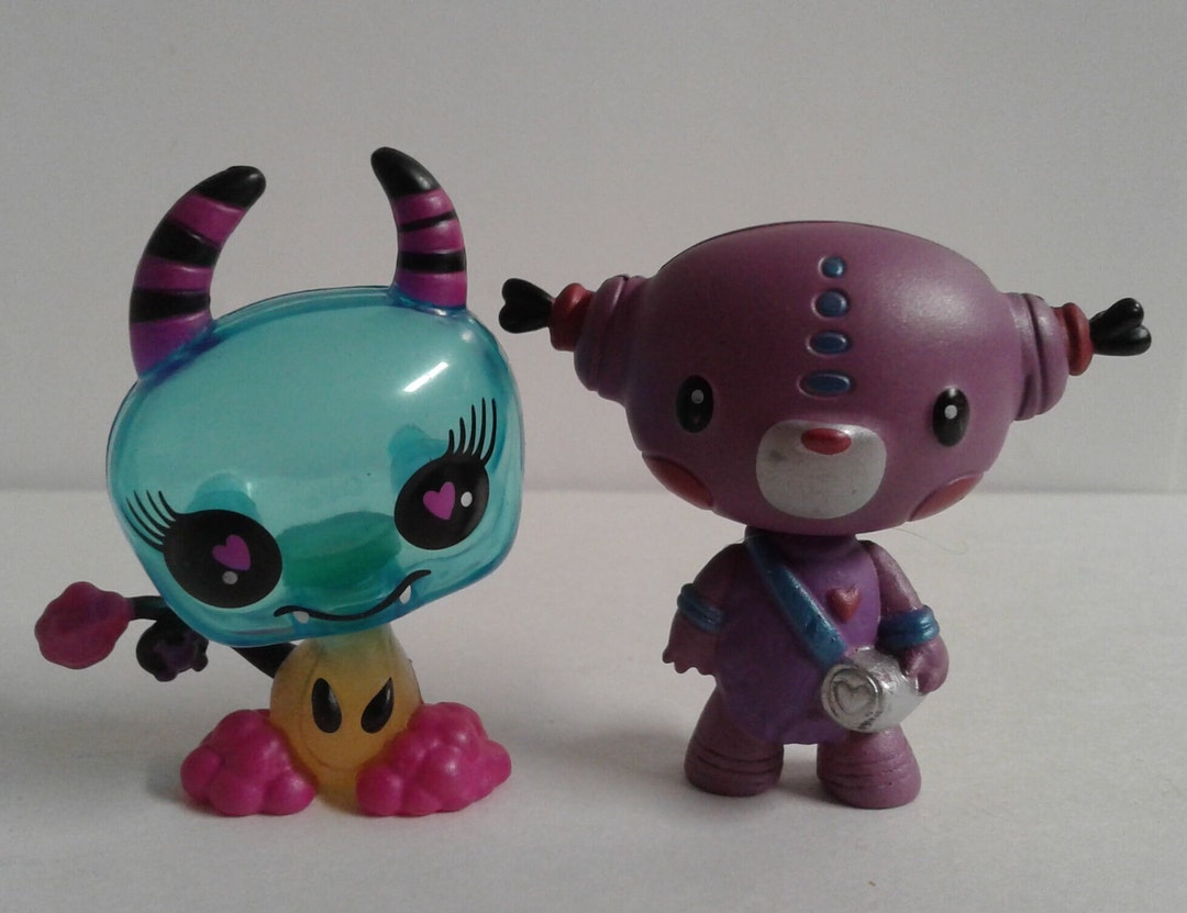 Lot of 2 Novi Stars Una Verse Cosmic Alien Pet Figure Doll MGA - Etsy