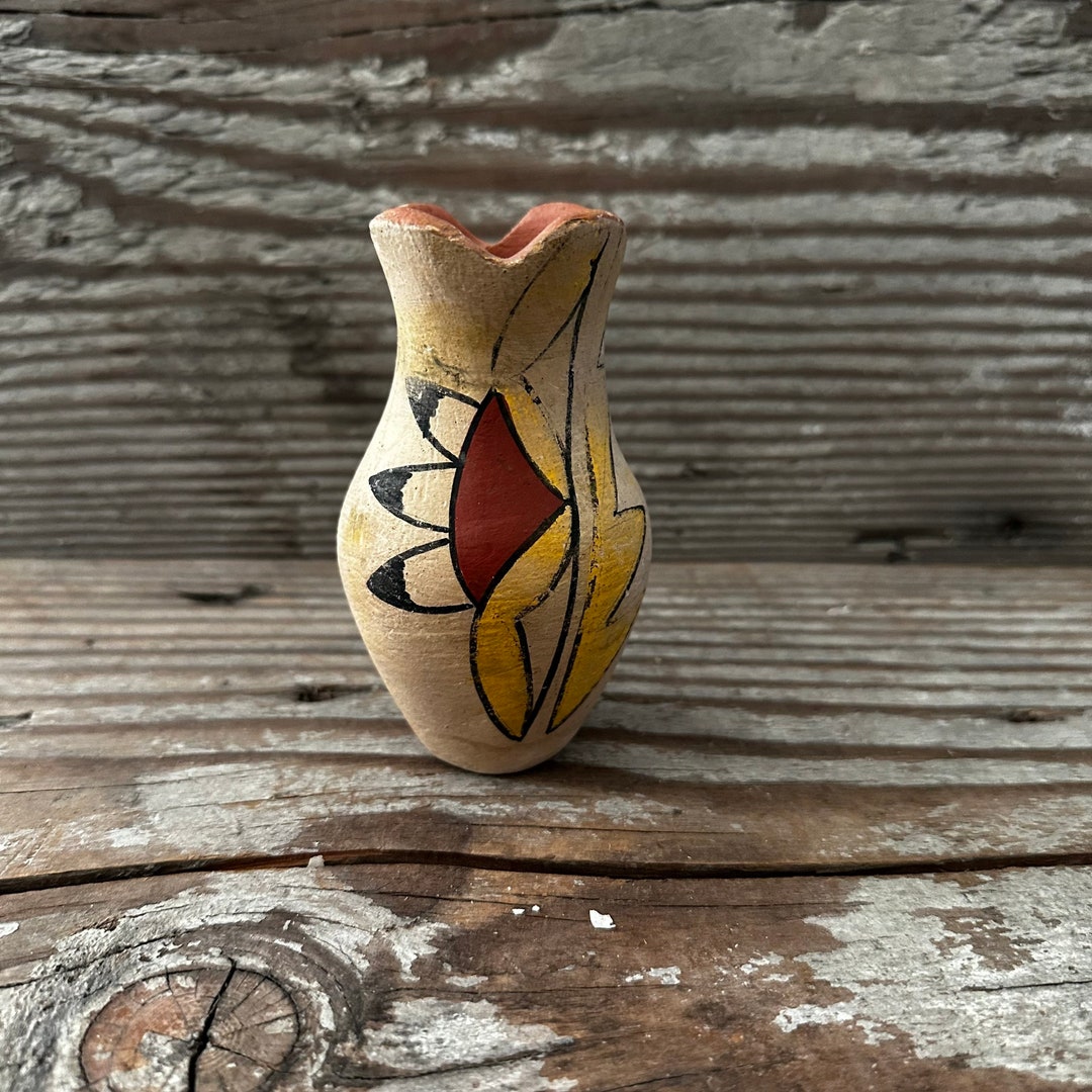 Small Native American Pottery Vase Southwestern Native American - Etsy