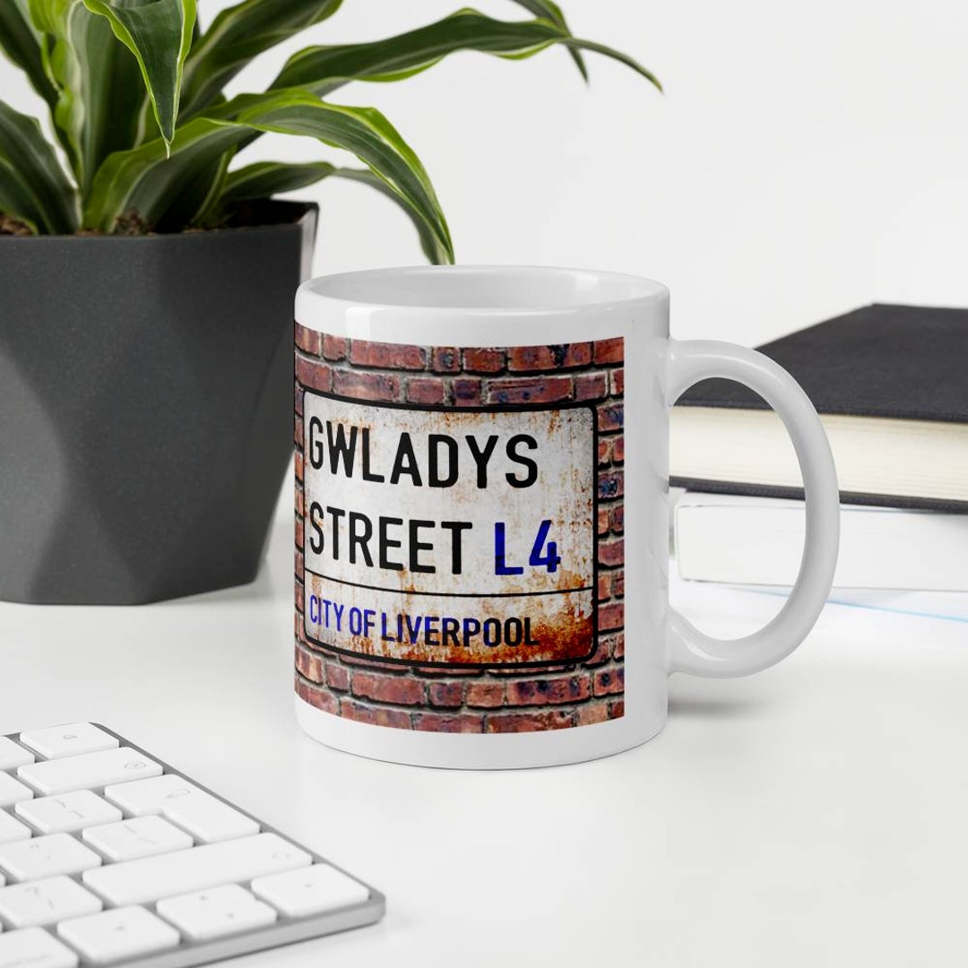 Gwladys Street L4 firma la taza de los seguidores del Everton - Etsy España