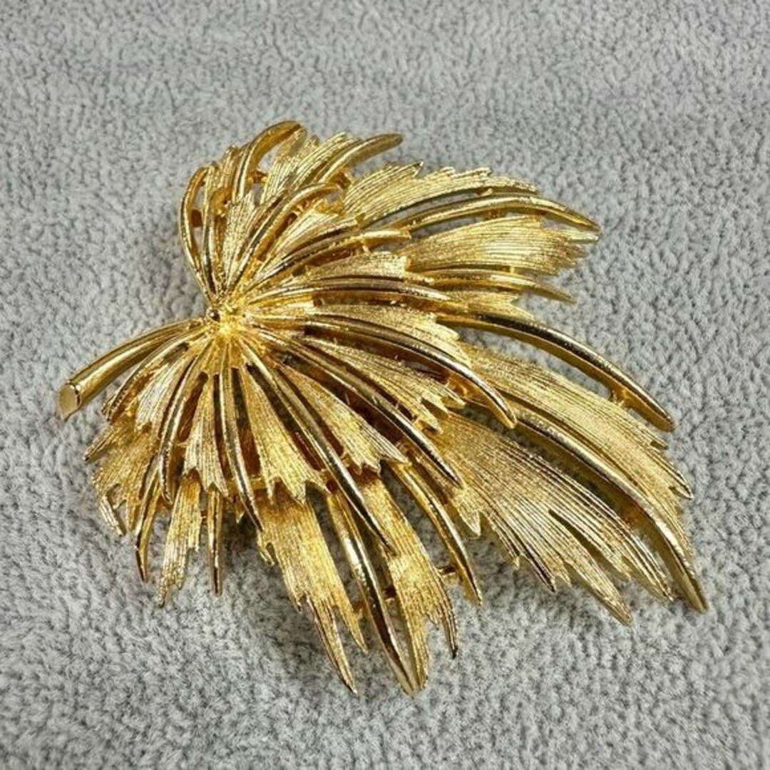 Vintage 1950's 1960's Signed Lisner Layered Gold-tone Leaf Brooch - Etsy