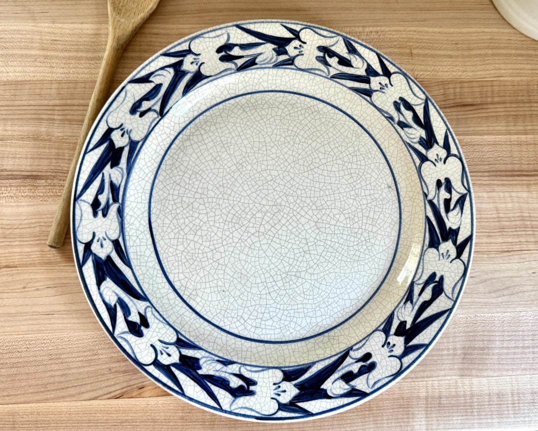 Dedham Pottery Large IRIS FLOWER Dinner Plate Blue & White the Potting ...