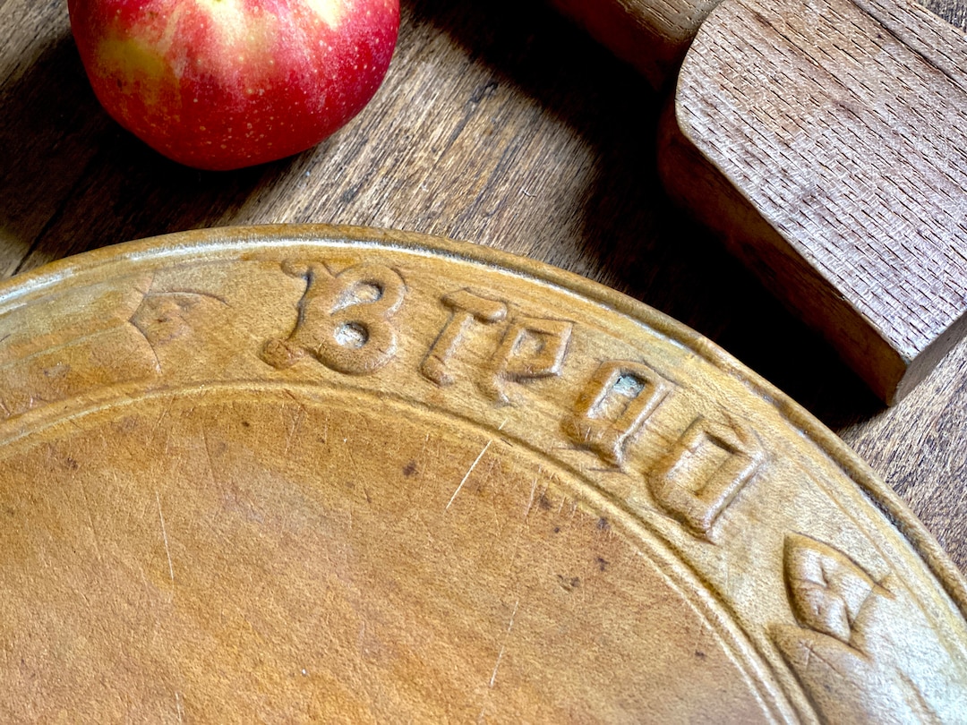Vintage Round Wood Carved Bread Board Primitive Farmhouse Kitchen - Etsy