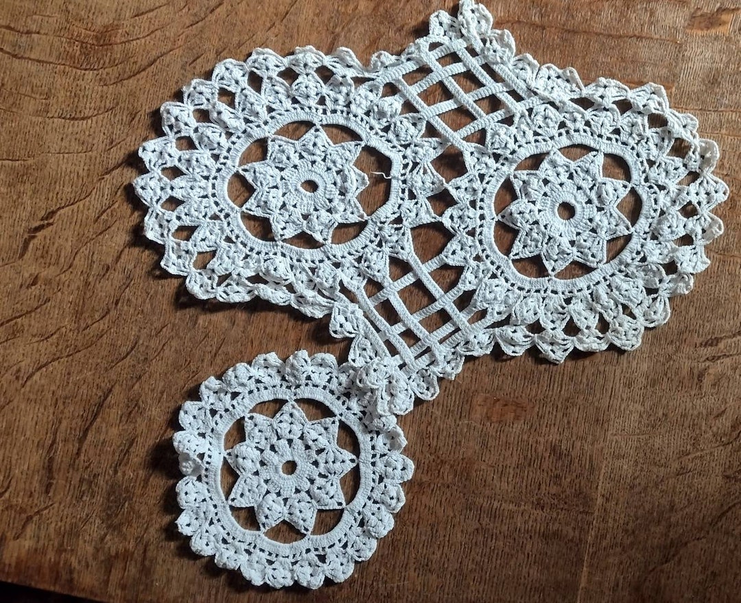 Vintage 1970s Crocheted Table Centerpiece and Placemat - Etsy