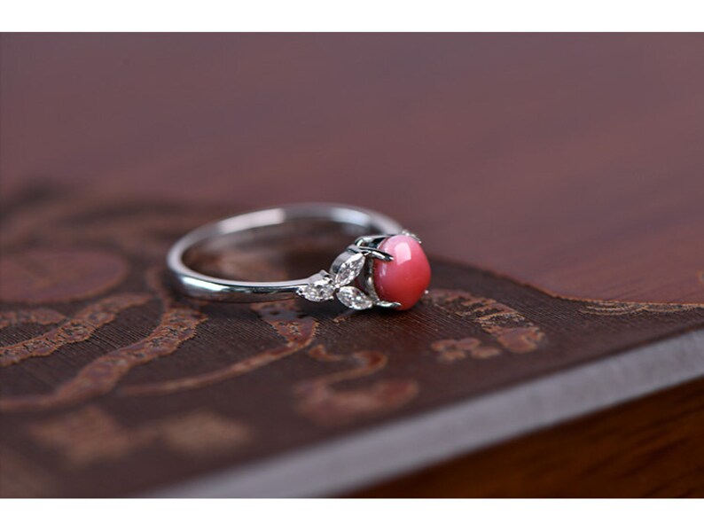 Queen Conch Pearl & White Diamond 18k Solid Gold Chevron Ring | Etsy