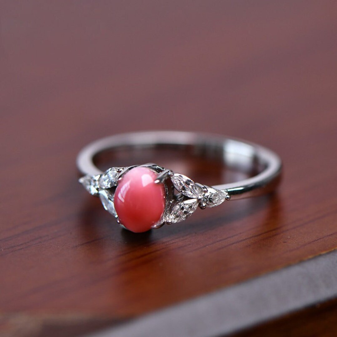 Queen Conch Pearl & White Diamond 18k Solid Gold Chevron Ring customize ...