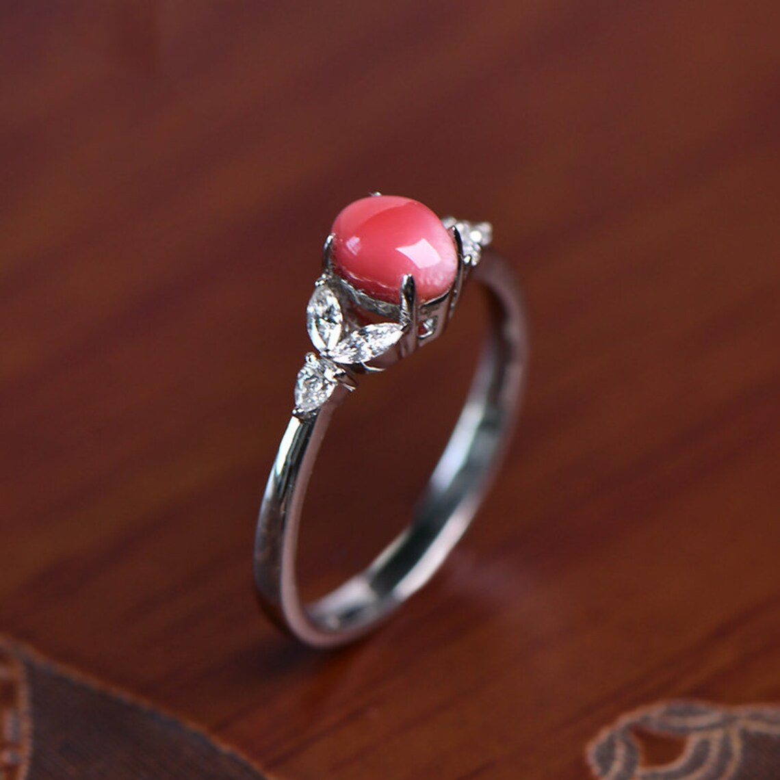 Queen Conch Pearl & White Diamond 18k Solid Gold Chevron Ring | Etsy