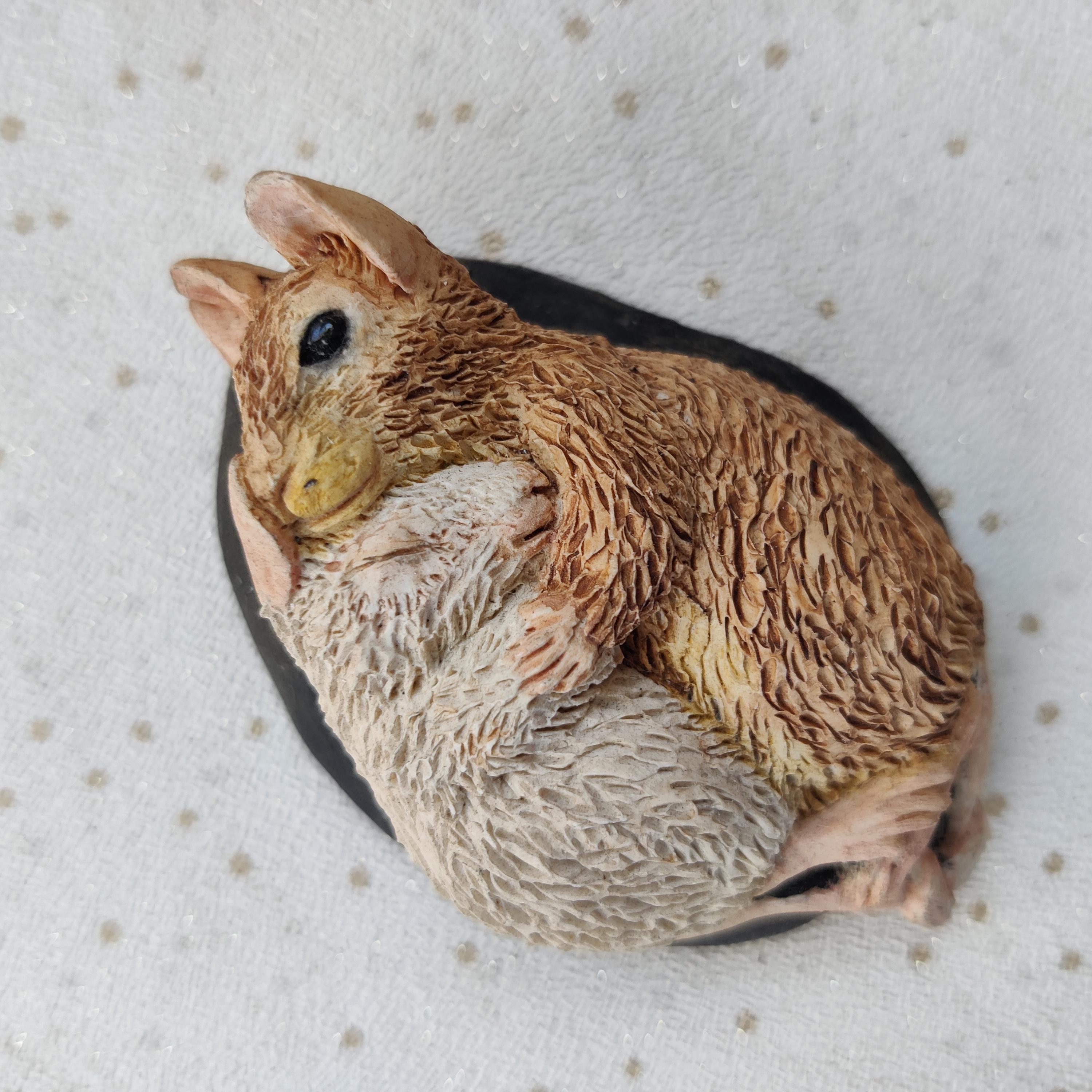 Mice Hugging Sculpture, Cuddle, Mother, Father and Child, Safe Place ...