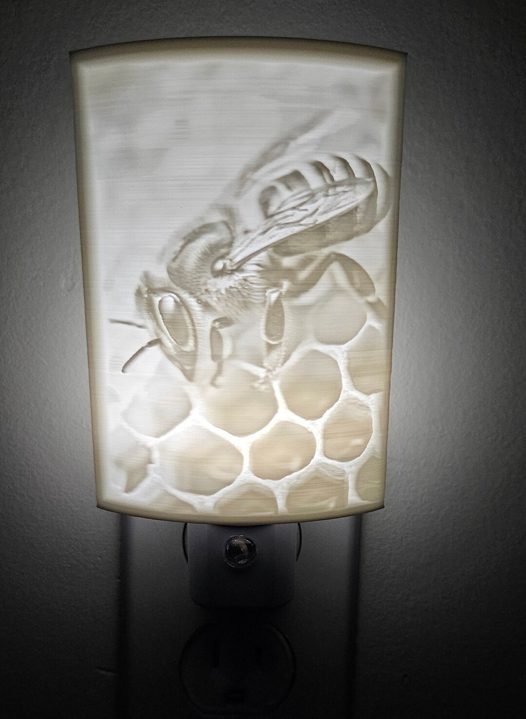 3D Printed Bee Lithophane LED Night Light - Bee on Honeycomb - Etsy